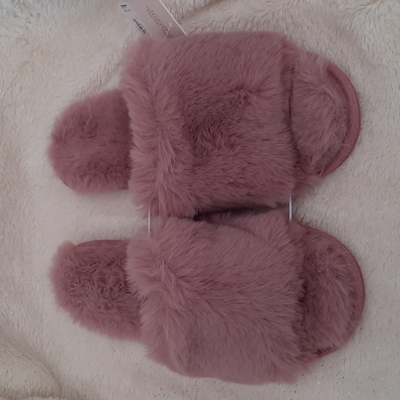 LC Lauren Conrad | Shoes | 8 Lc Conrad Pink Faux Fur Slide Slipper ...
